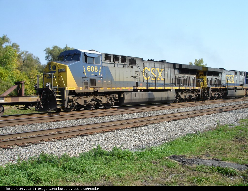CSX 608 & CSX 611 EB on the #1 Track